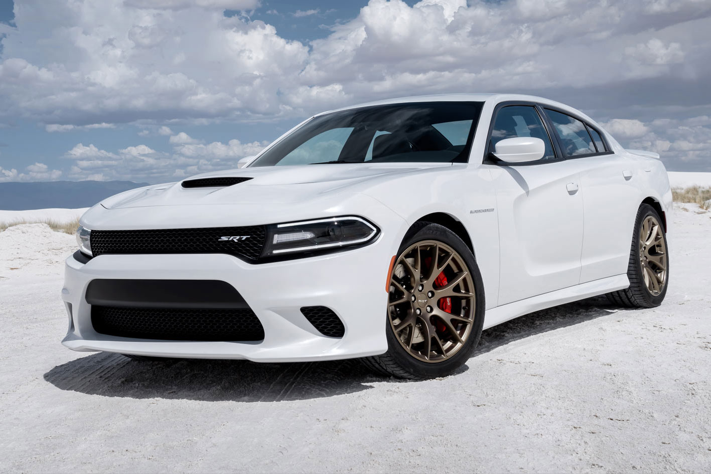 Dodge Charger SRT Hellcat vs. Nissan GT-R