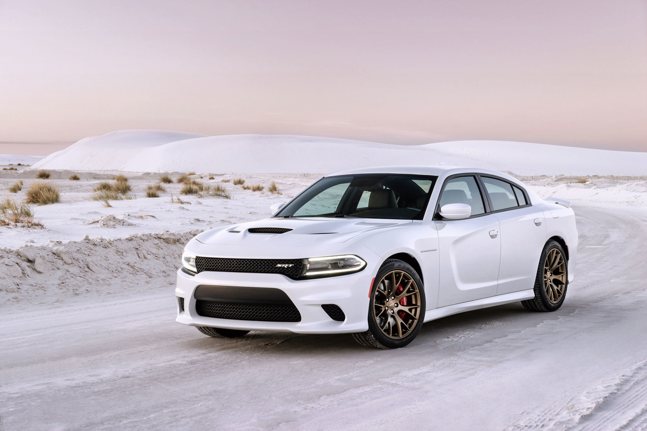 Dodge Charger SRT Hellcat vs. Nissan GT-R