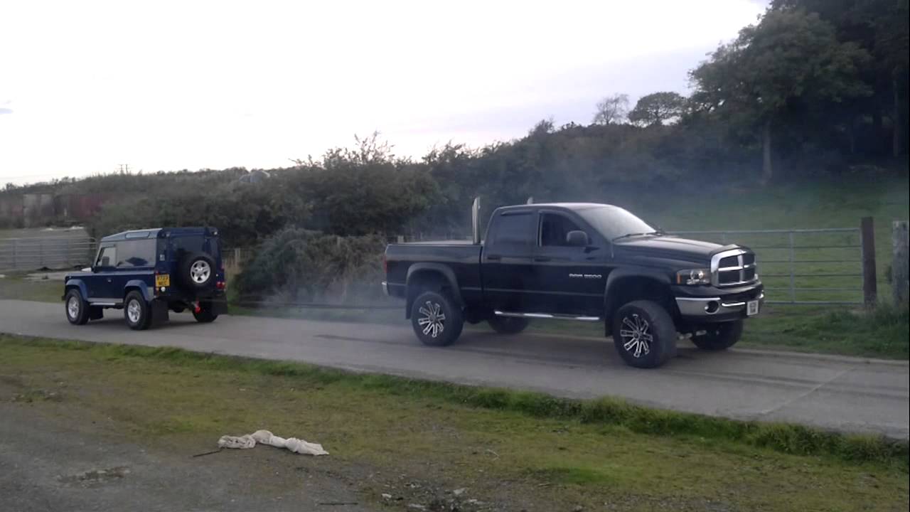 Video: Dodge Ram Cummins (5,9-Liter-V8) vs. Land Rover Defender