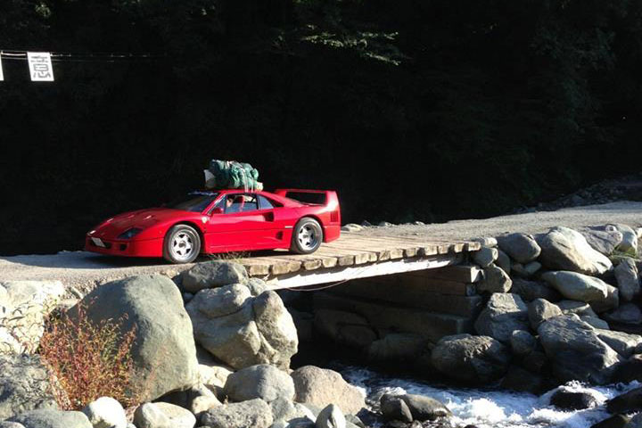 Ferrari F40: Mit dem Klassiker zum Camping