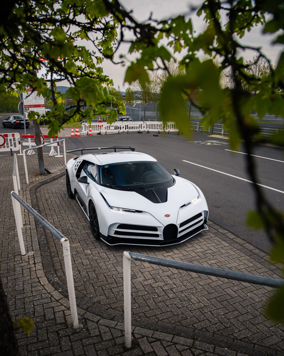 Bugatti mit der exklusivsten Erprobungsflotte der Welt am Nürburgring